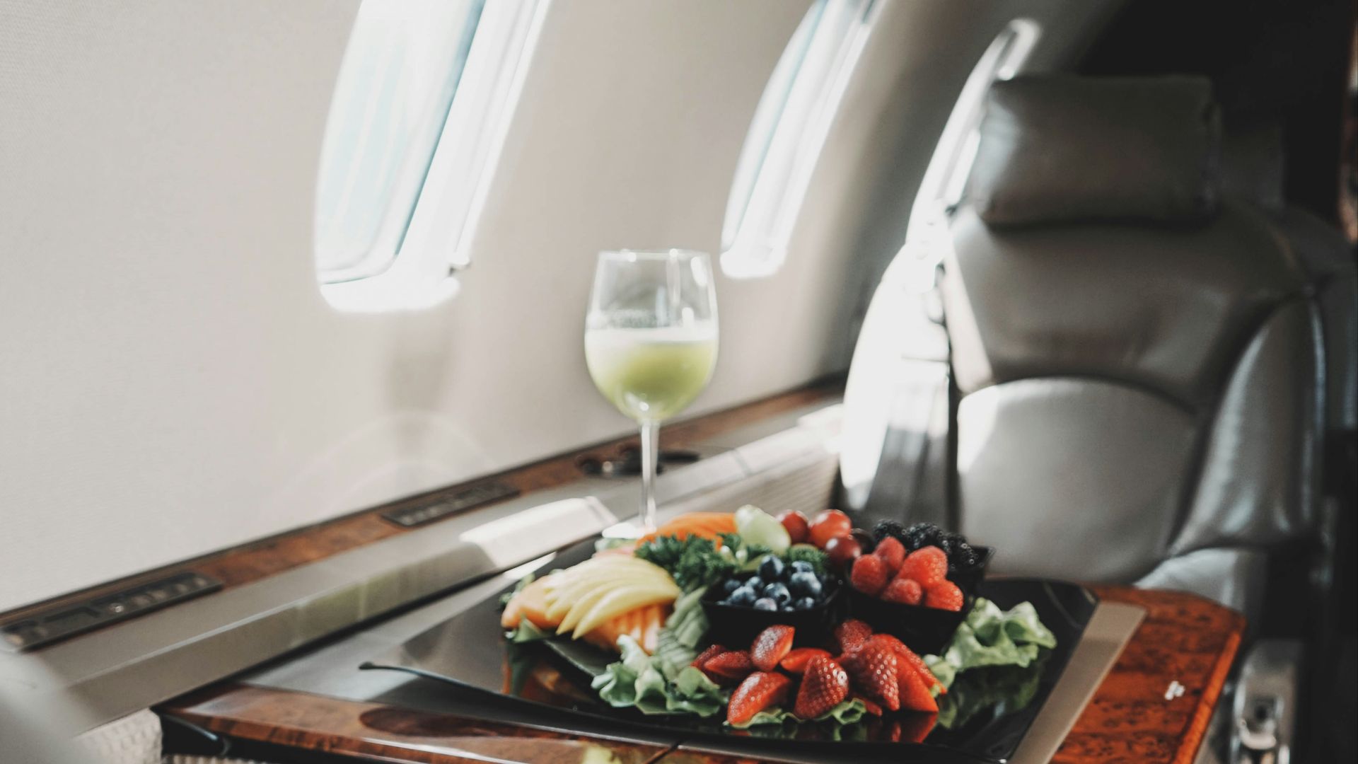 100 Years Of Airplane Food: 20 Airplane Meals Served Throughout History ...