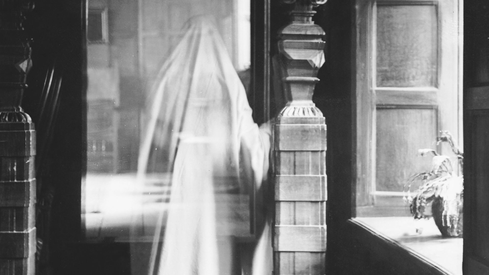 20 Legendary Ghosts That Are Still Haunting History - HistorySnob