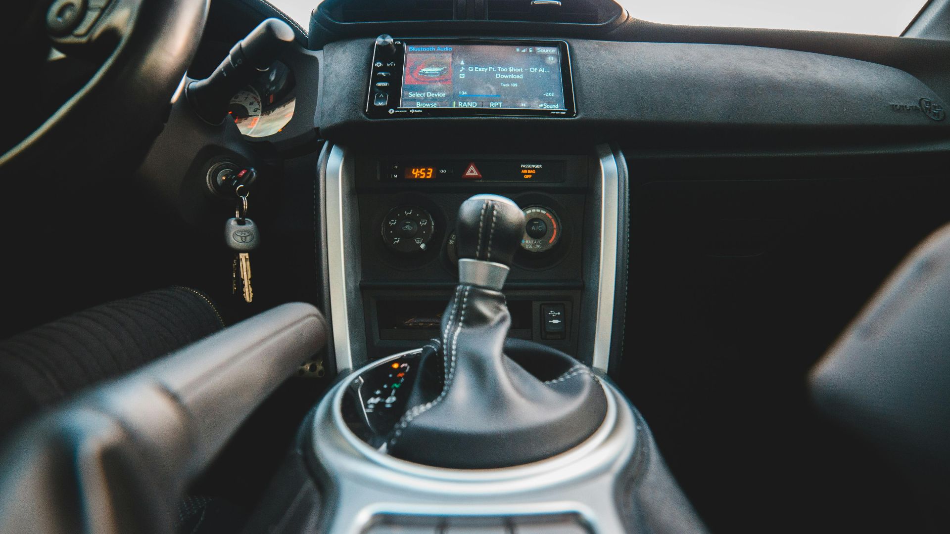 10 Car Gadgets You Actually Need & 10 That Are Completely Useless ...