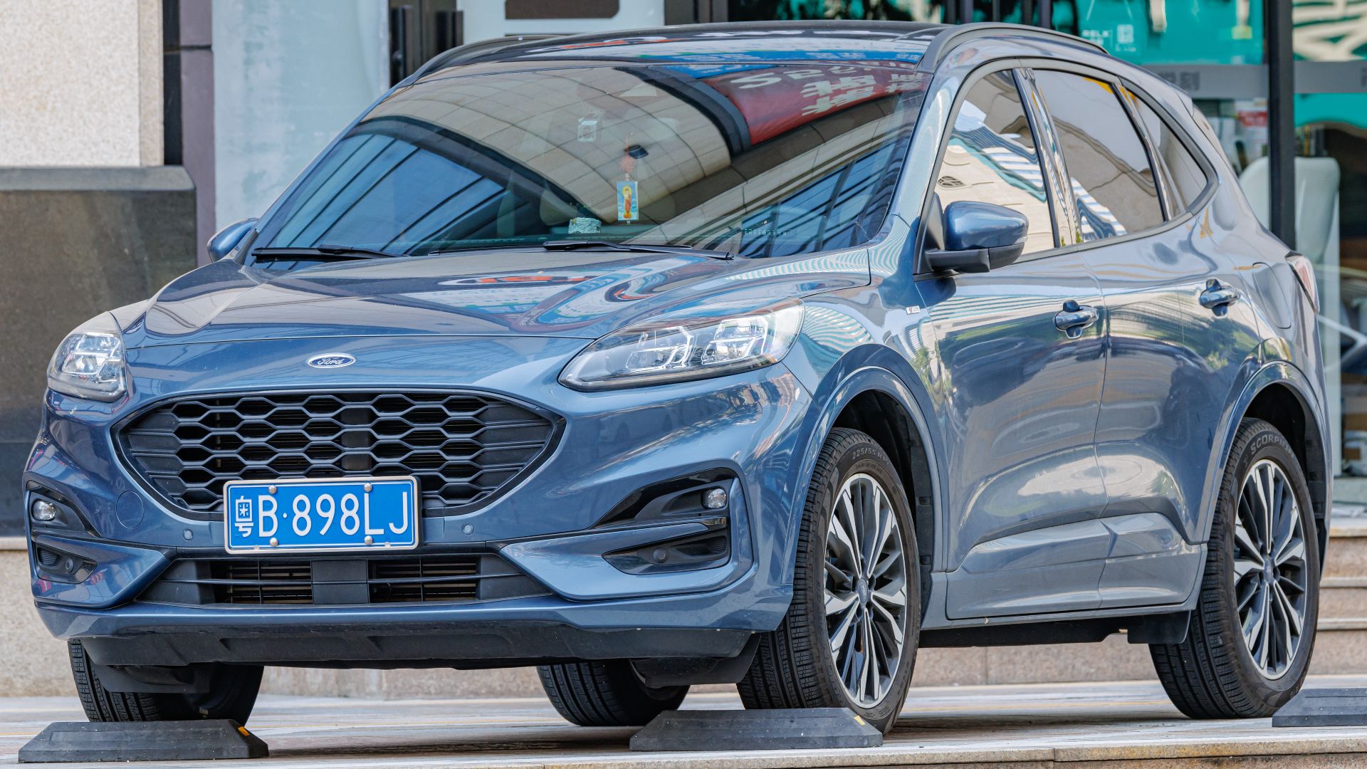 The 10 Biggest SUVs On The Market & 10 Compact Models To Try Instead ...