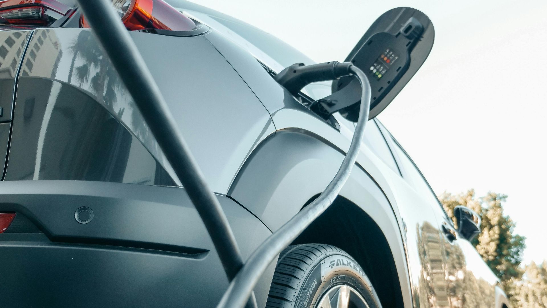 10 Signs That EVs Are Taking Over & 10 That Gas Cars Are Here To Stay ...