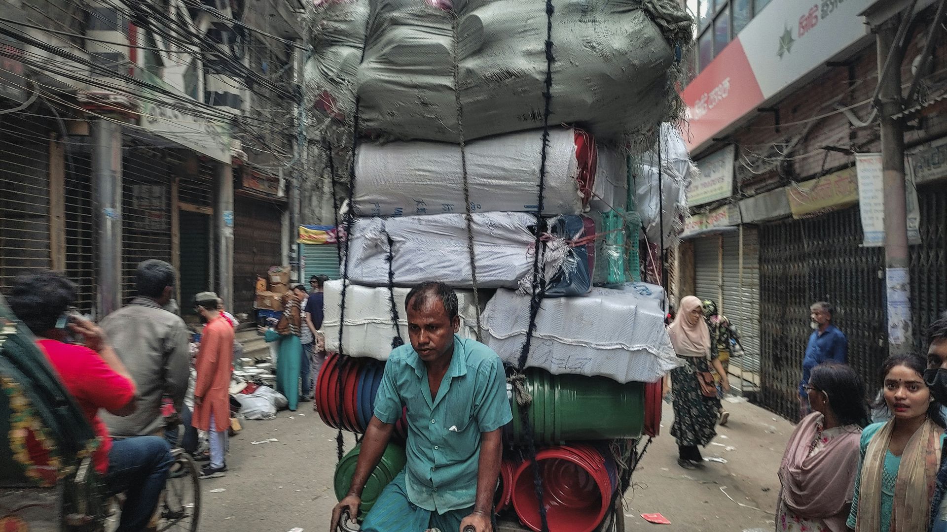 10 Most Densely Populated Cities & 10 Emptiest Regions On Earth - RoughMaps