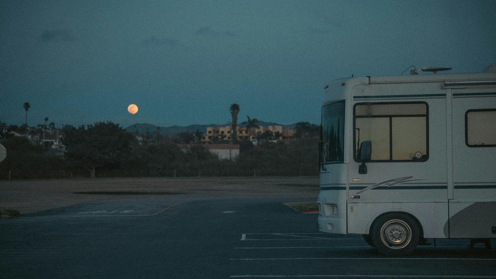 The 10 Worst Things About Van Life & 10 Reasons People Love It - RoughMaps