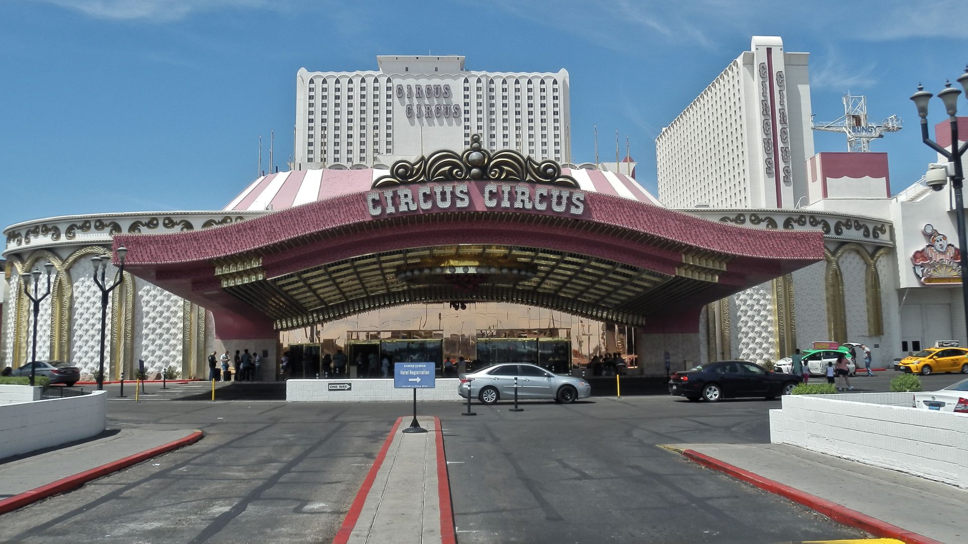 10 Tacky Las Vegas Attractions To Skip & 10 That Are Worth Your Money ...