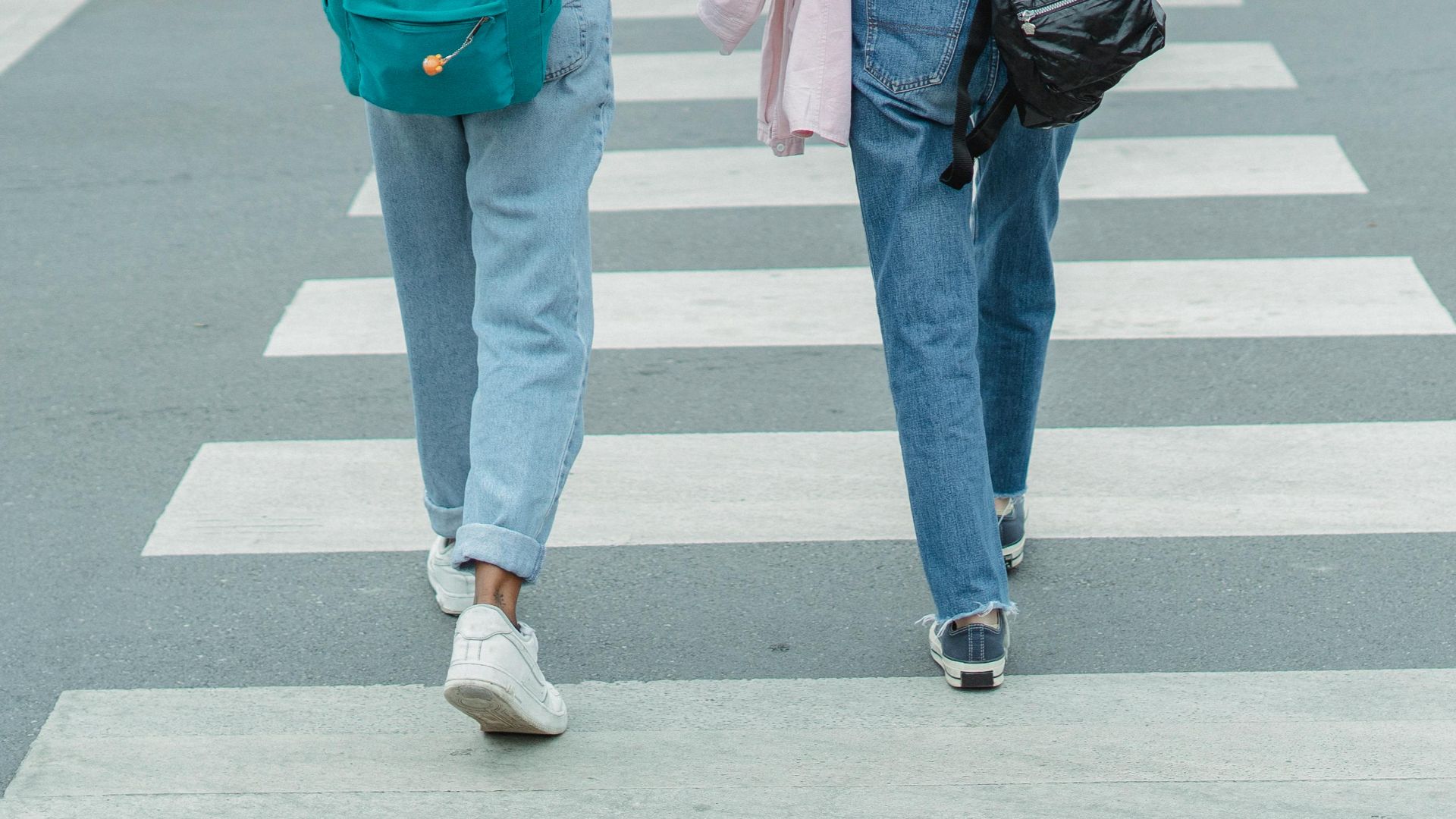 20 Things American Tourists Do That Scream "I'm Not from Here" - RoughMaps