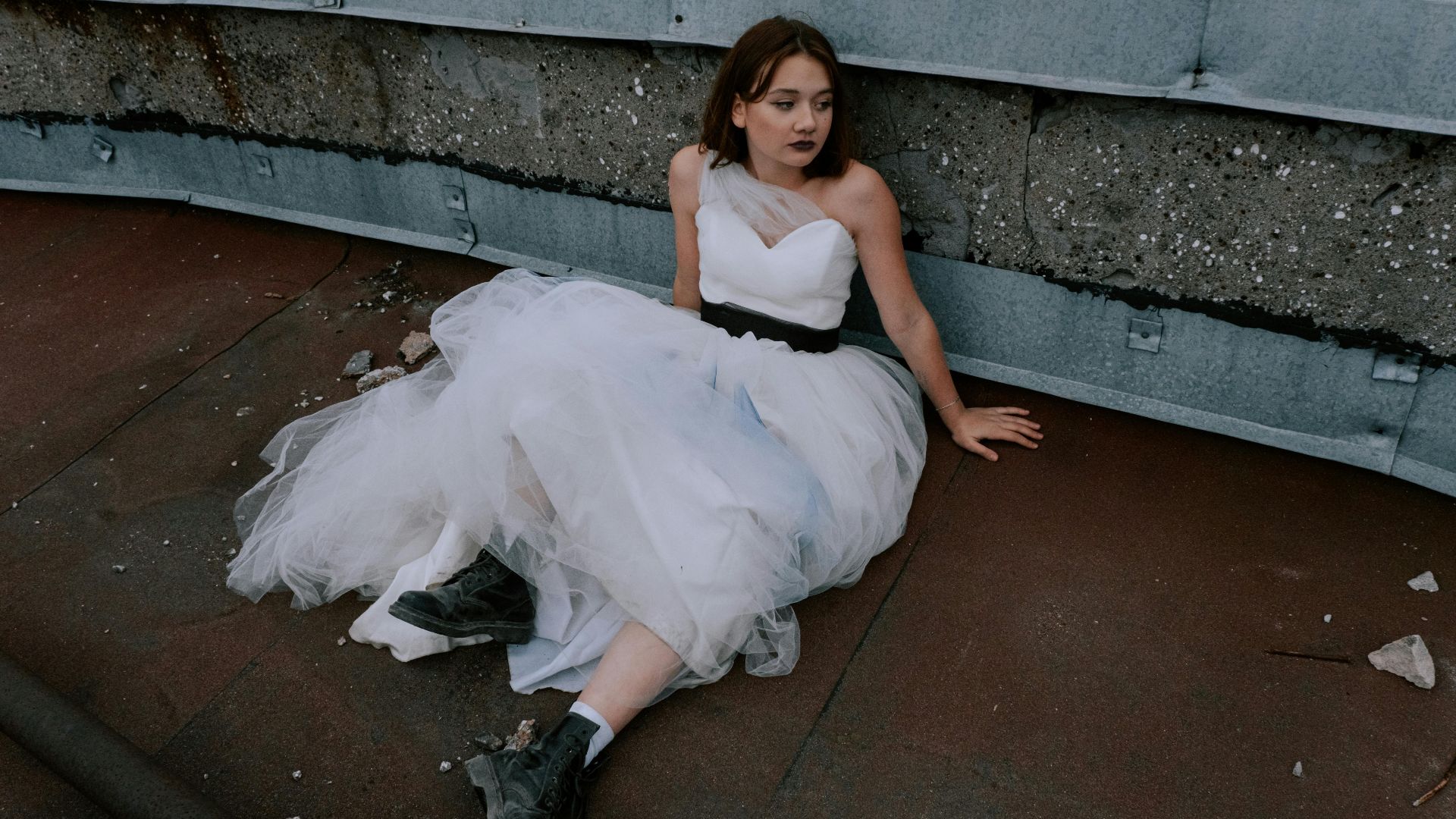 10 Celebrity Wedding Dresses Fans Love & 10 They Feel Are Questionable ...