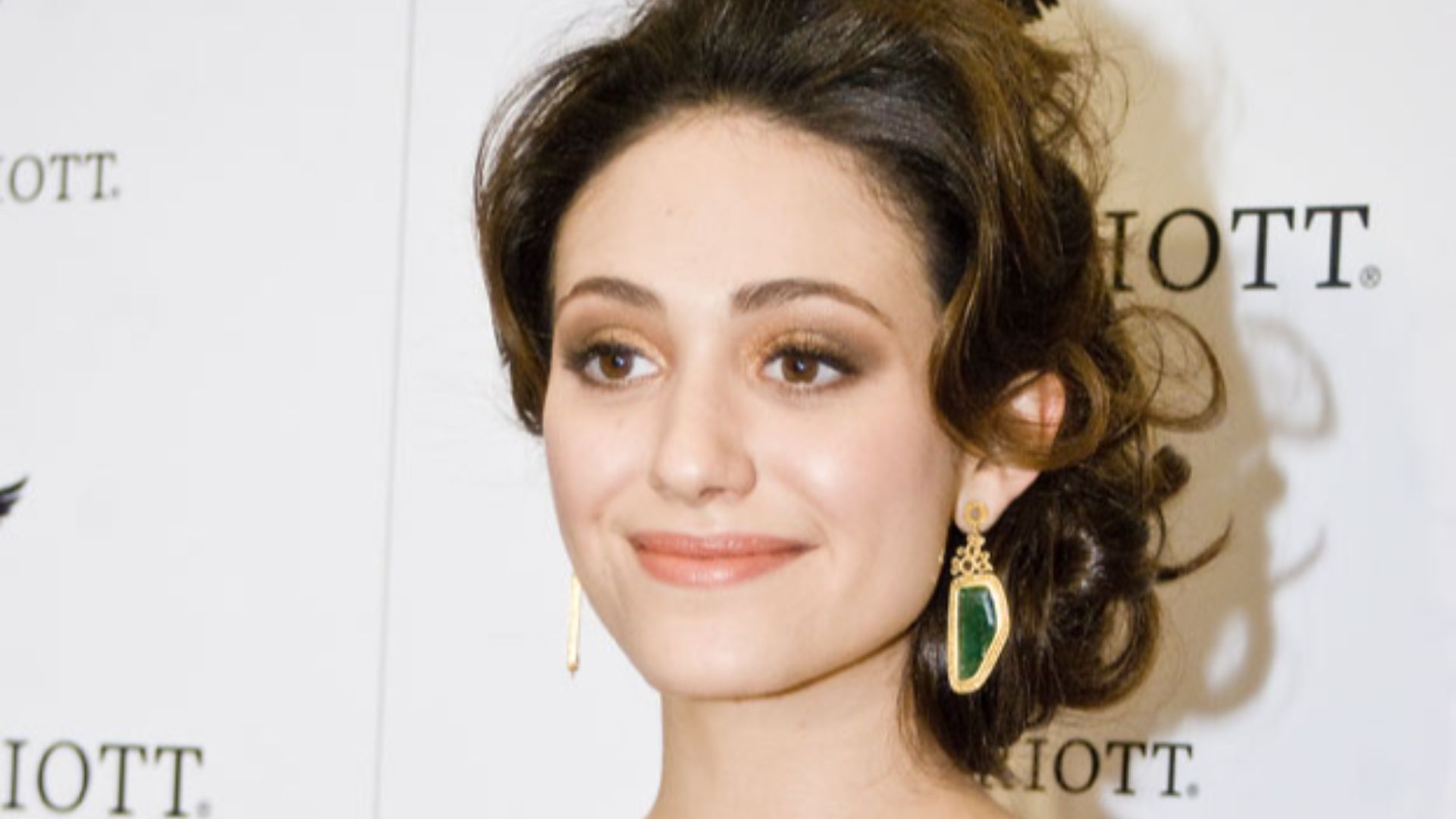 10 Celebrity Wedding Dresses Fans Love & 10 They Feel Are Questionable ...