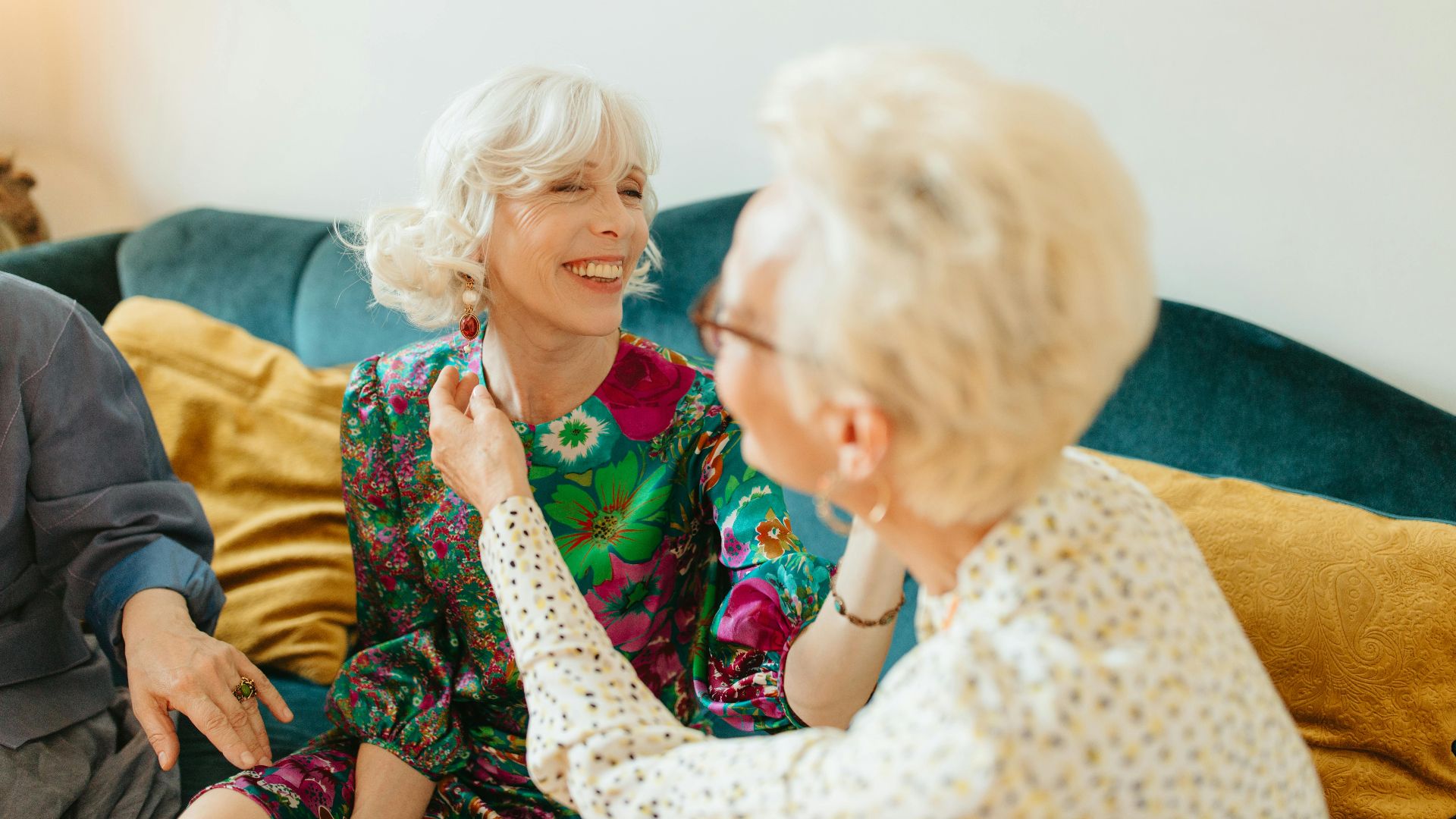 10 Signs You’re Over-Accessorizing & 10 Signs You’re Doing It Right ...