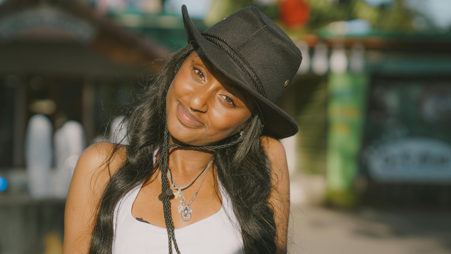 10 Signs You’re Over-Accessorizing & 10 Signs You’re Doing It Right ...