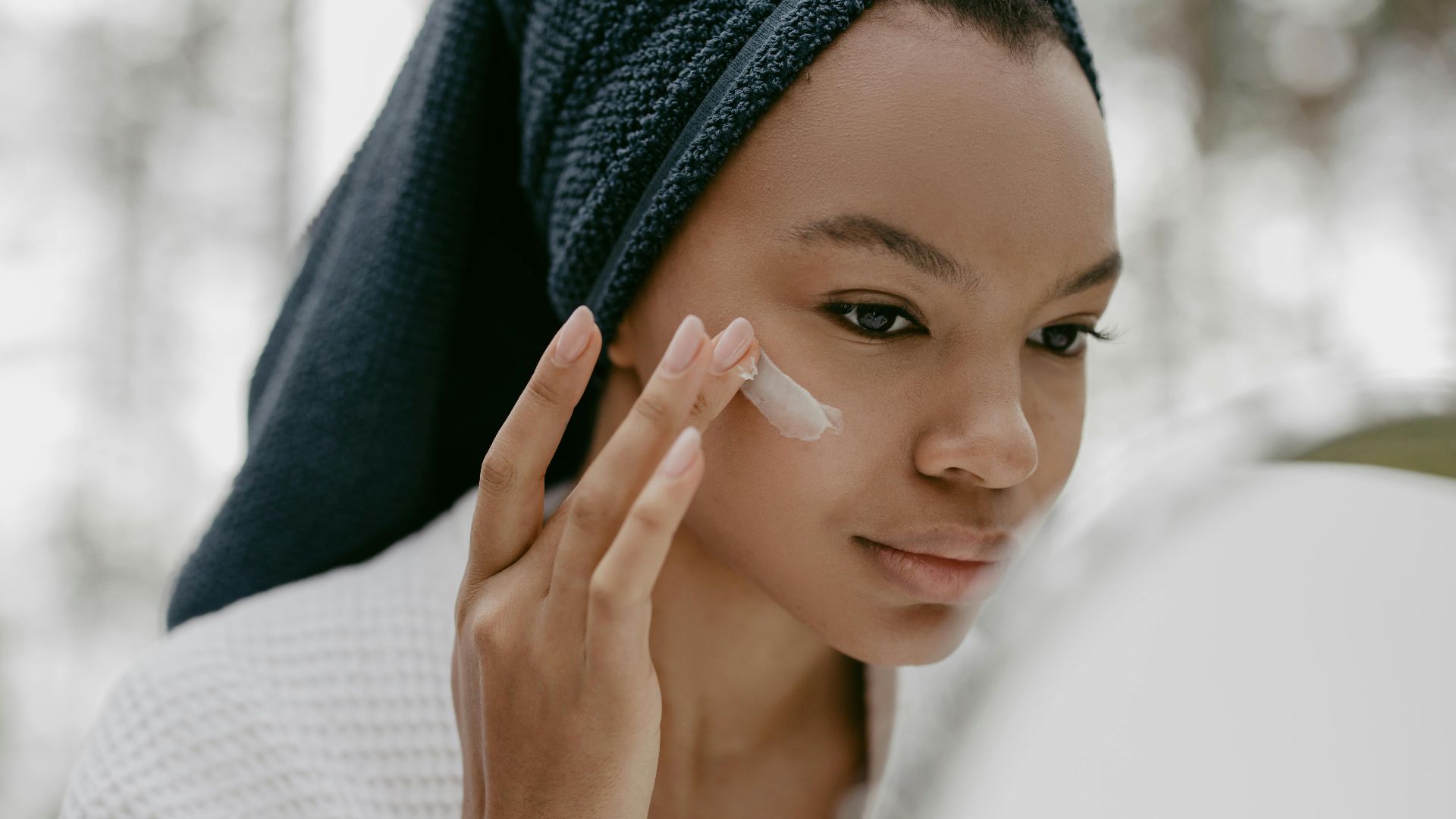 10 Ways Makeup Can Make You Look Old & 10 Tips For A More Youthful ...