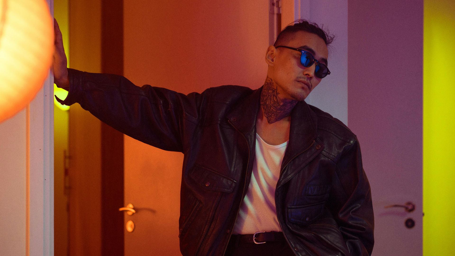 10 Questionable Things To Wear On A Date & 10 That Will Make You Stand ...