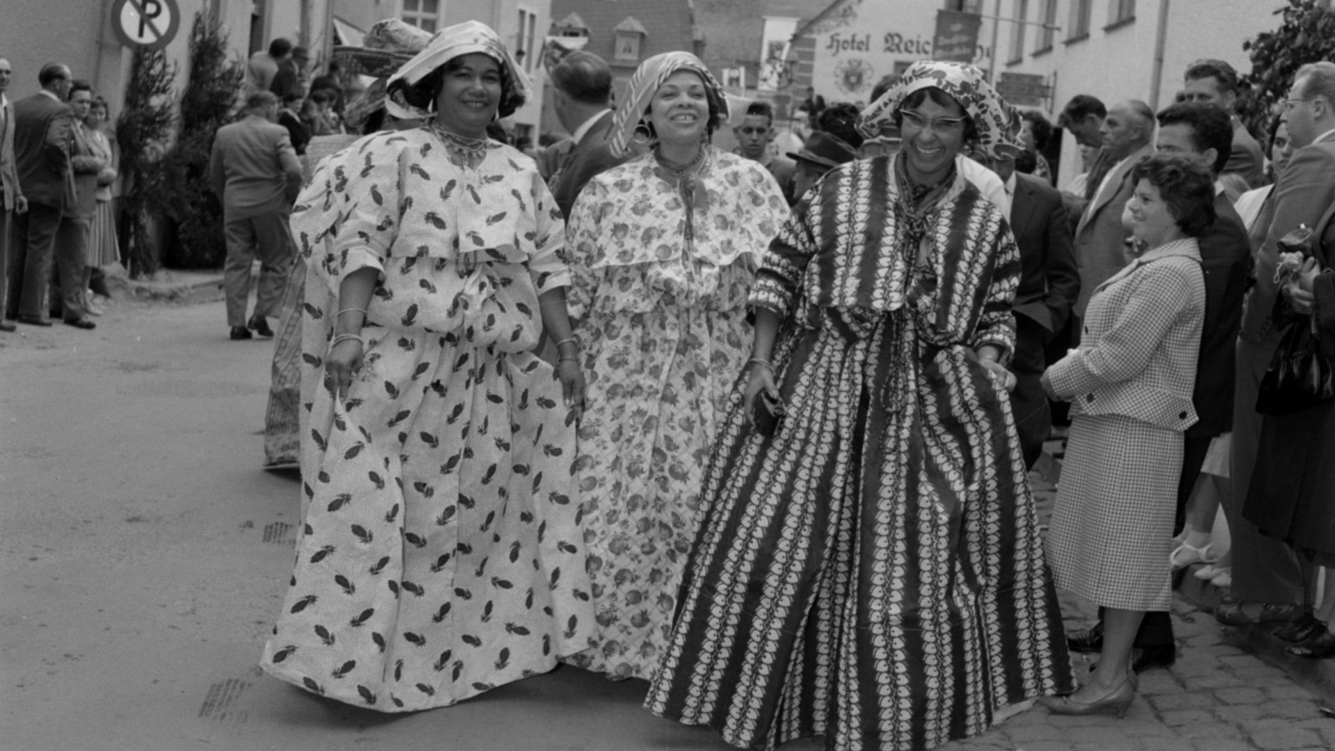 20 Beautiful National Costumes From All Over The World - SheFashionable