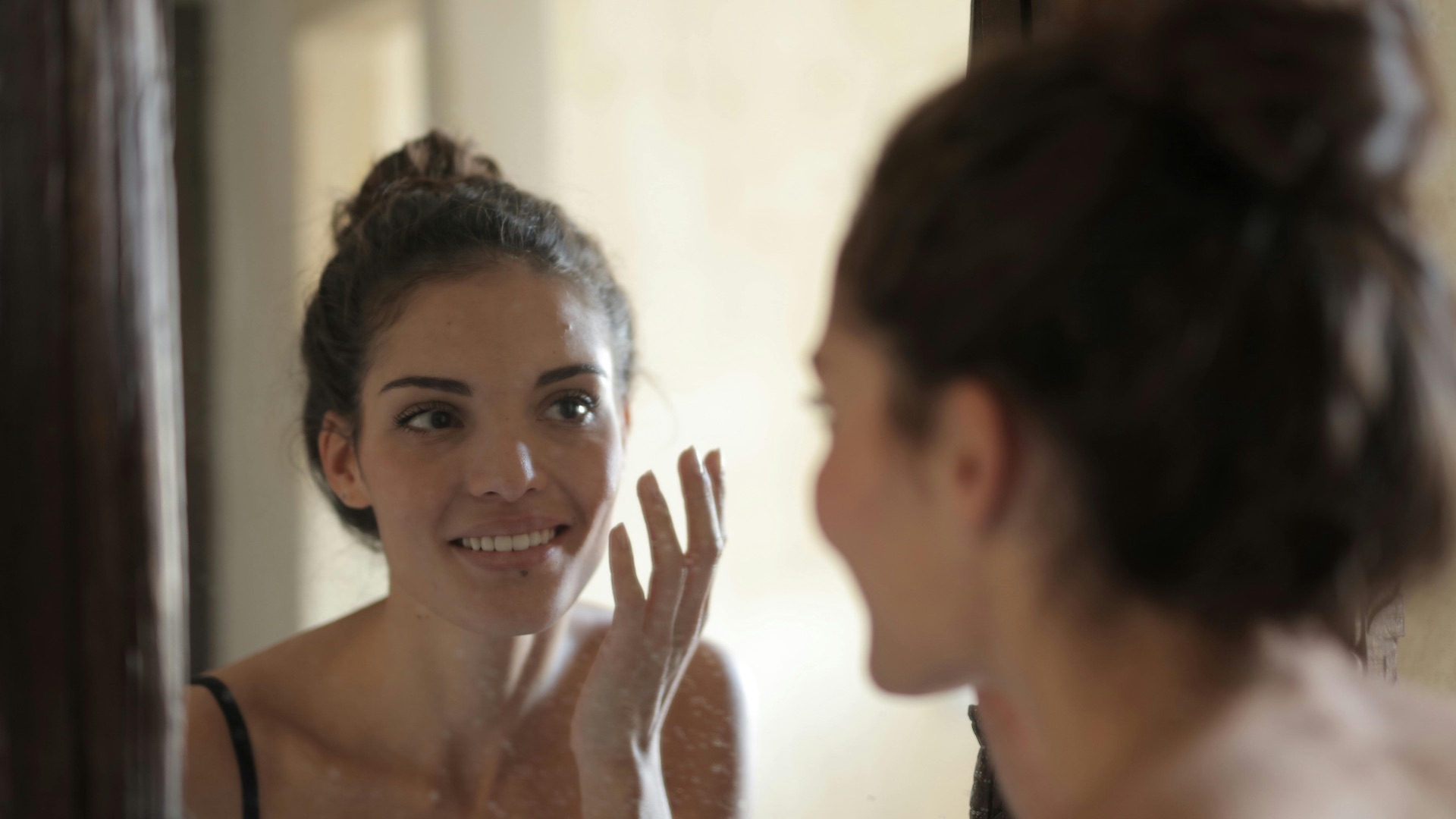 10 Common Reasons Your Skin Keeps Breaking Out & 10 Tips for Healthy ...