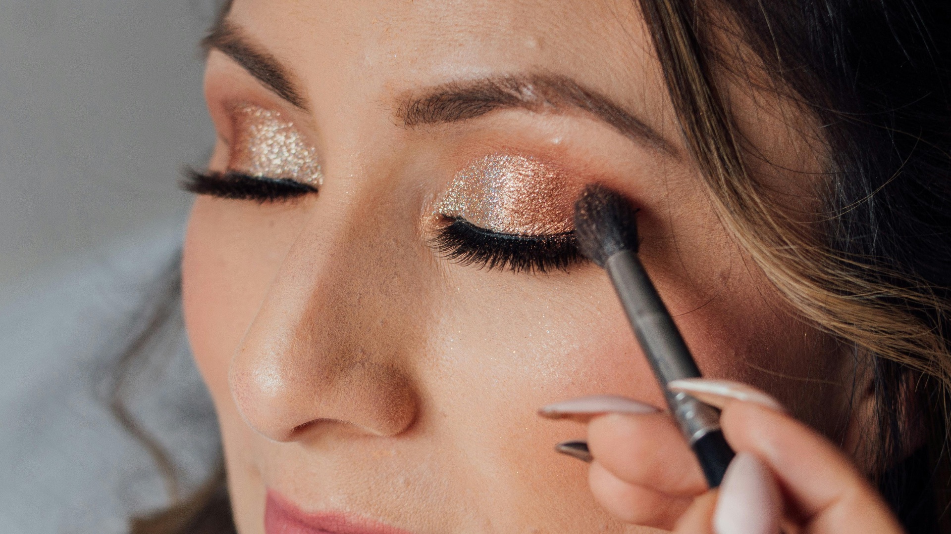 10 Signs Your Makeup Routine Is Outdated & 10 Ways to Modernize It ...