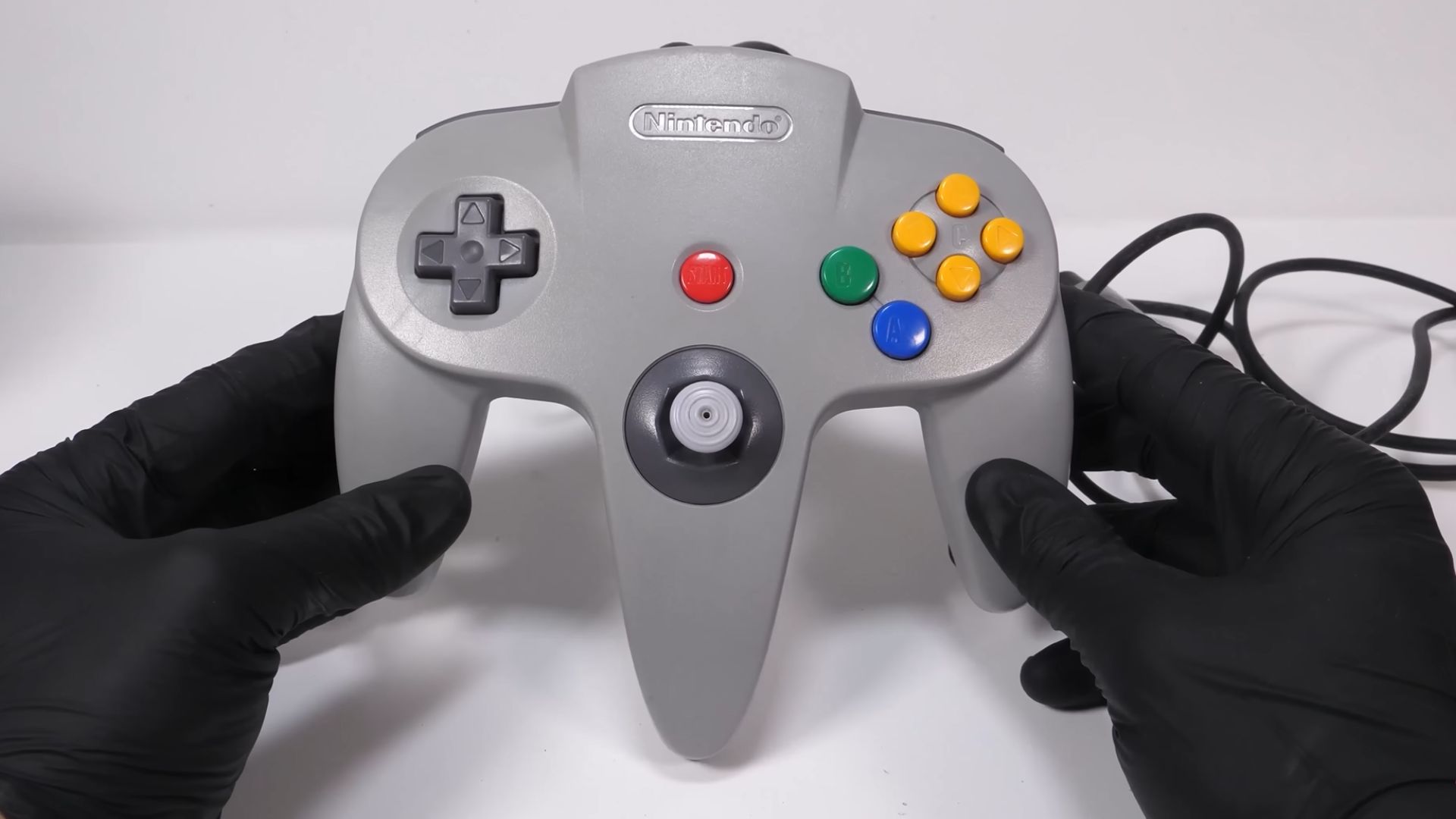 The 10 Most Iconic Gaming Controllers & 10 That Never Made Any Sense ...