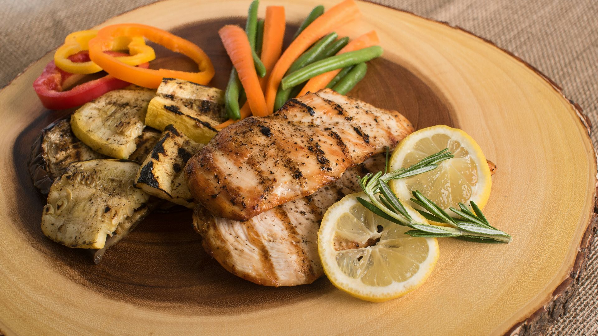 10 Disappointing Foods To Avoid On A Cruise & 10 To Indulge In ...