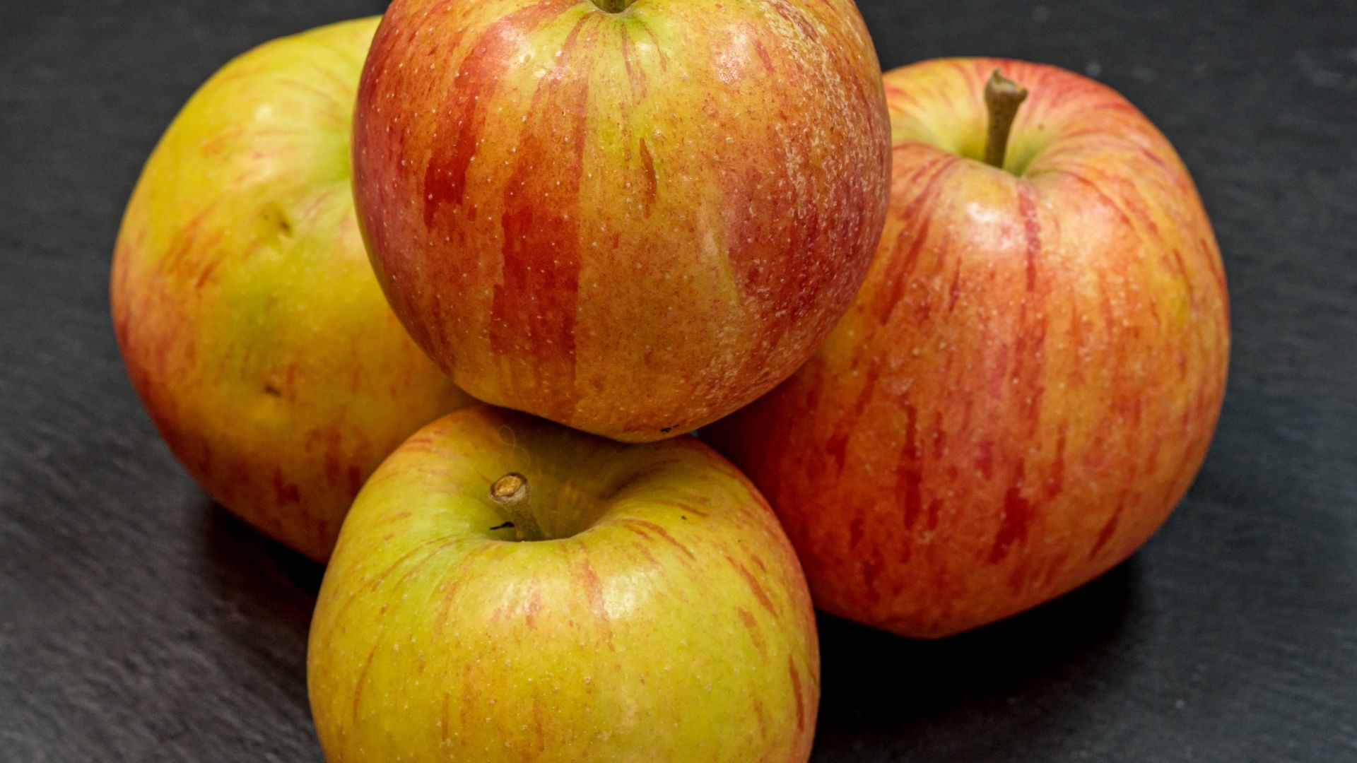 10 Best Apples You Should Buy & 10 Terrible Ones To Avoid - TheSpicyChefs