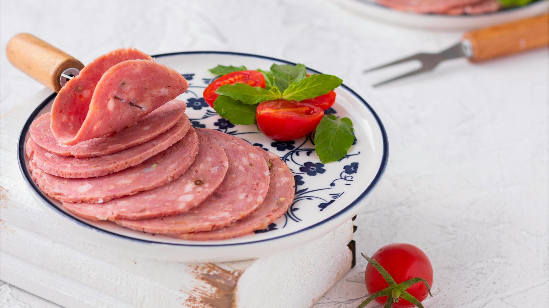 10 Foods That Help You Stay Sane & 10 That Wreck Your Mood - TheSpicyChefs