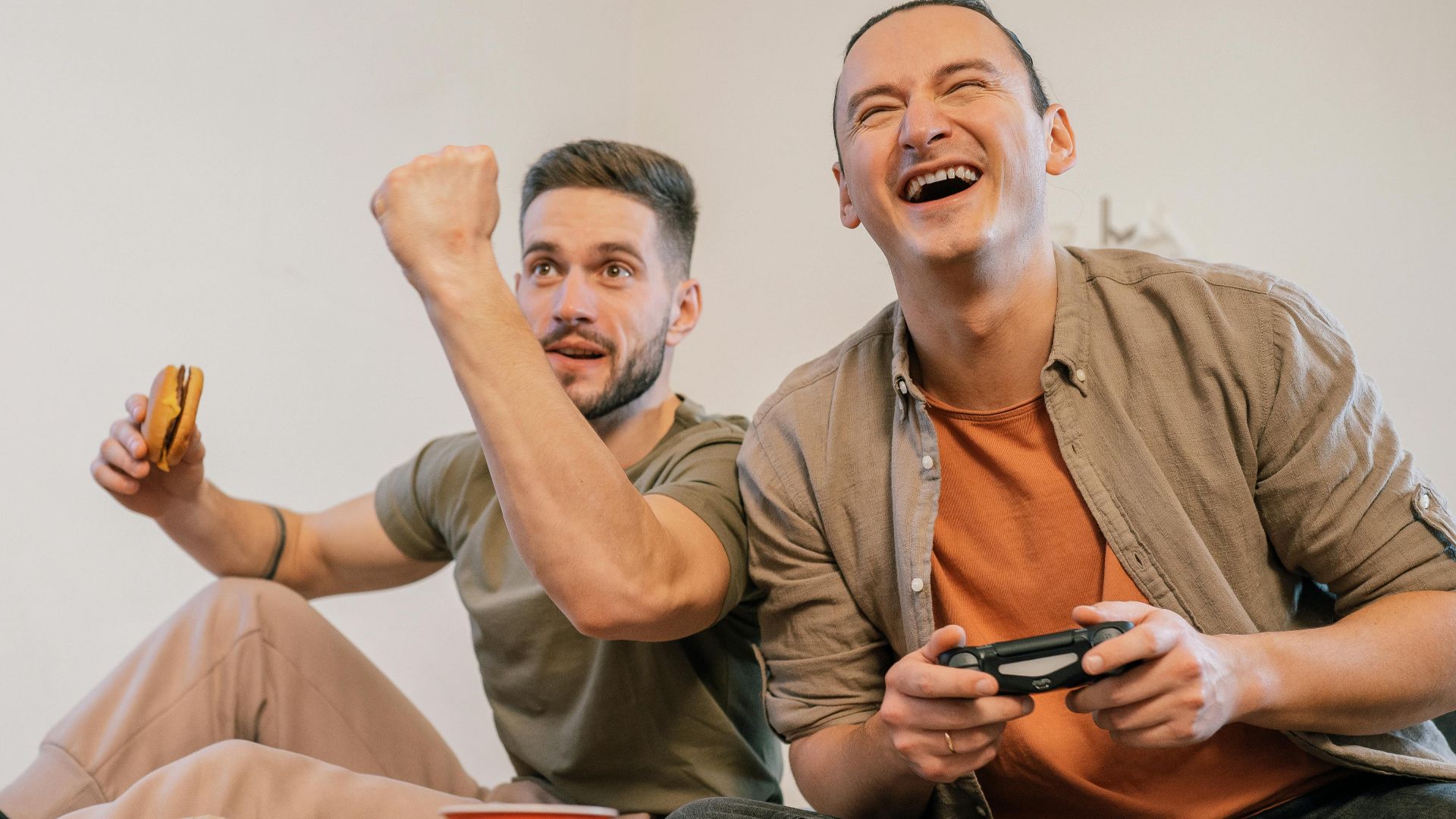 10 Struggles Of Having Roommates & 10 Positives That Make It Worth It ...