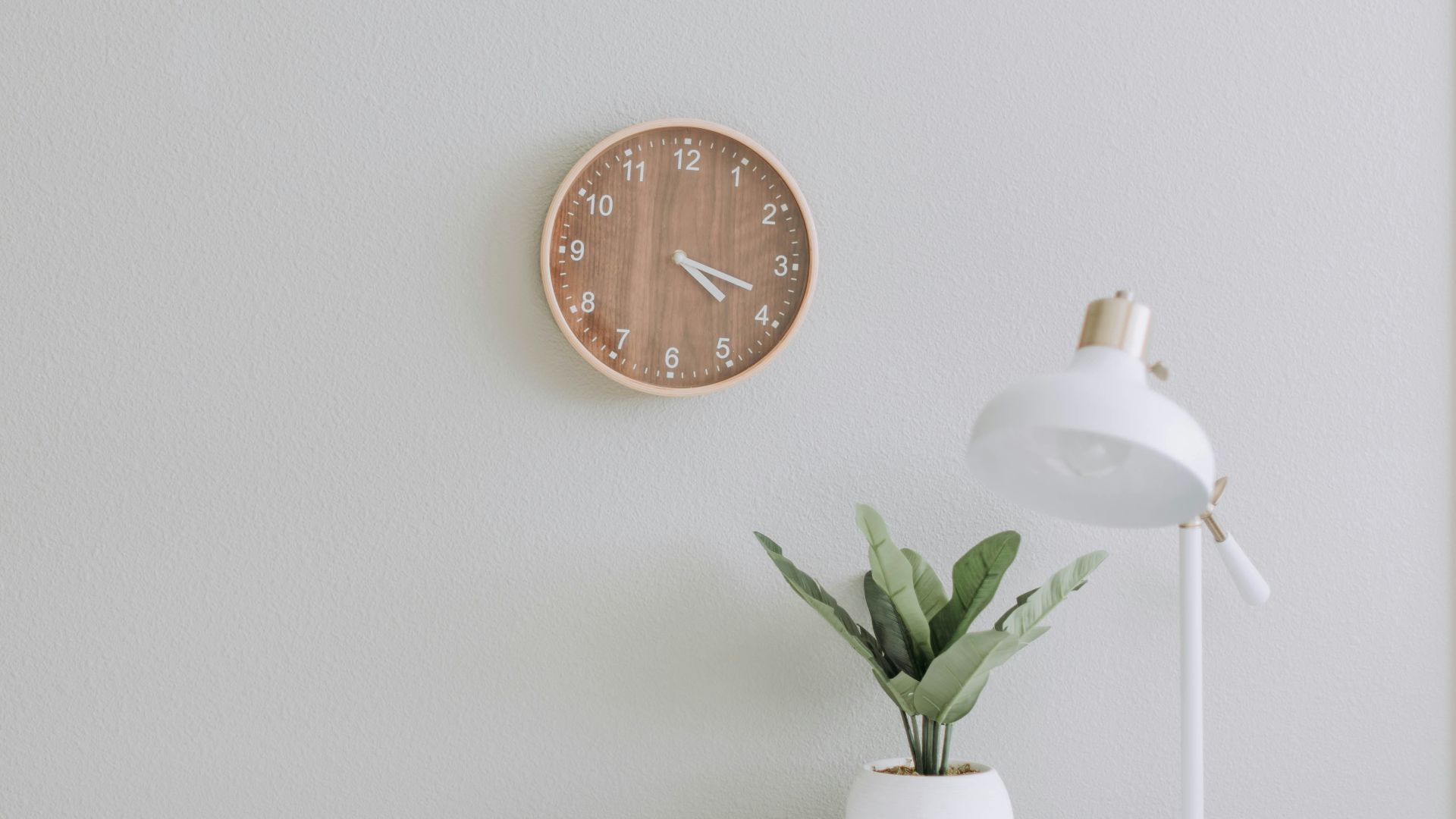 20 Annoying Habits That Make Your Coworkers Hate You - TheZenParent