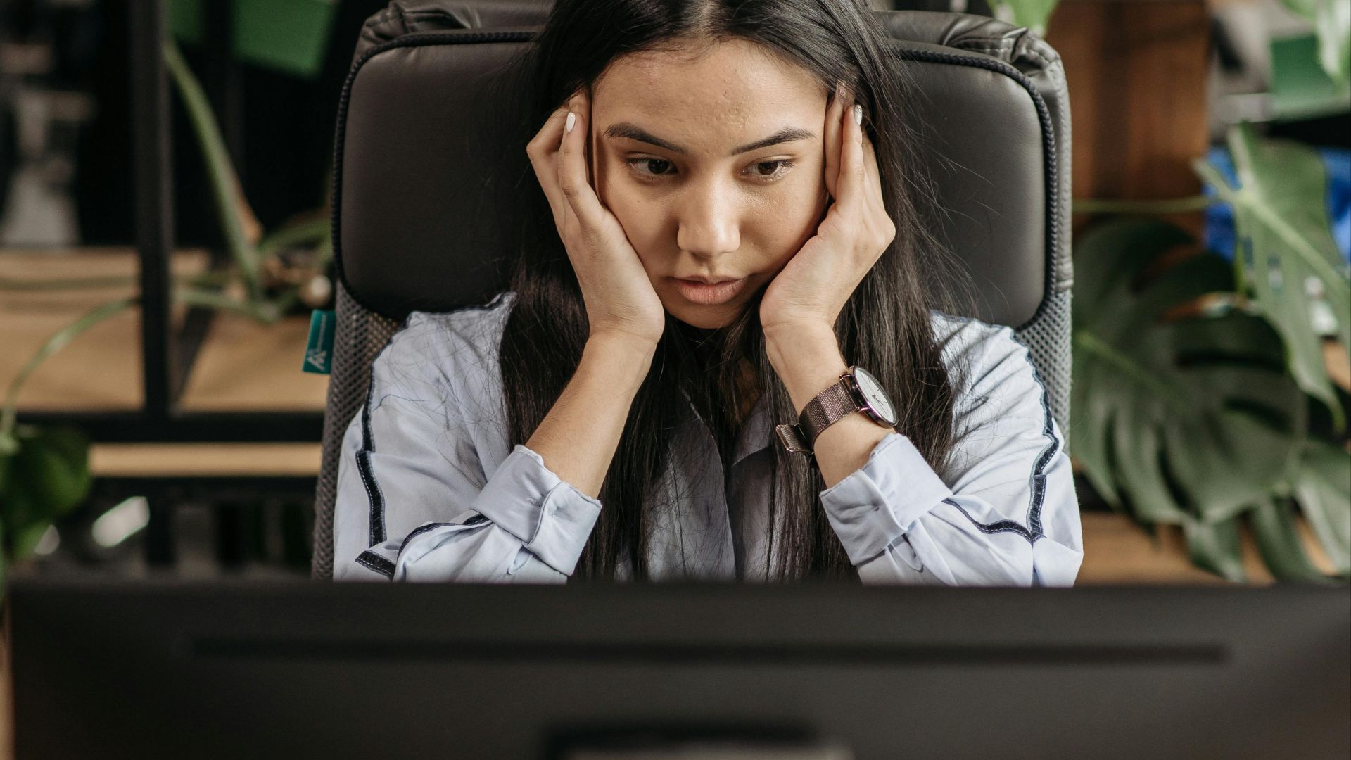 20 Annoying Habits That Make Your Coworkers Hate You - TheZenParent