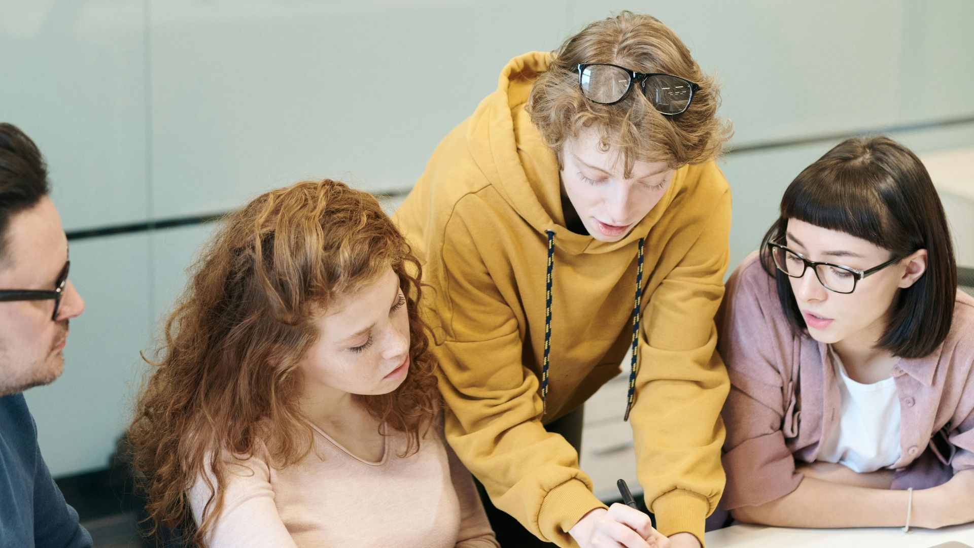 20 Annoying Habits That Make Your Coworkers Hate You - TheZenParent