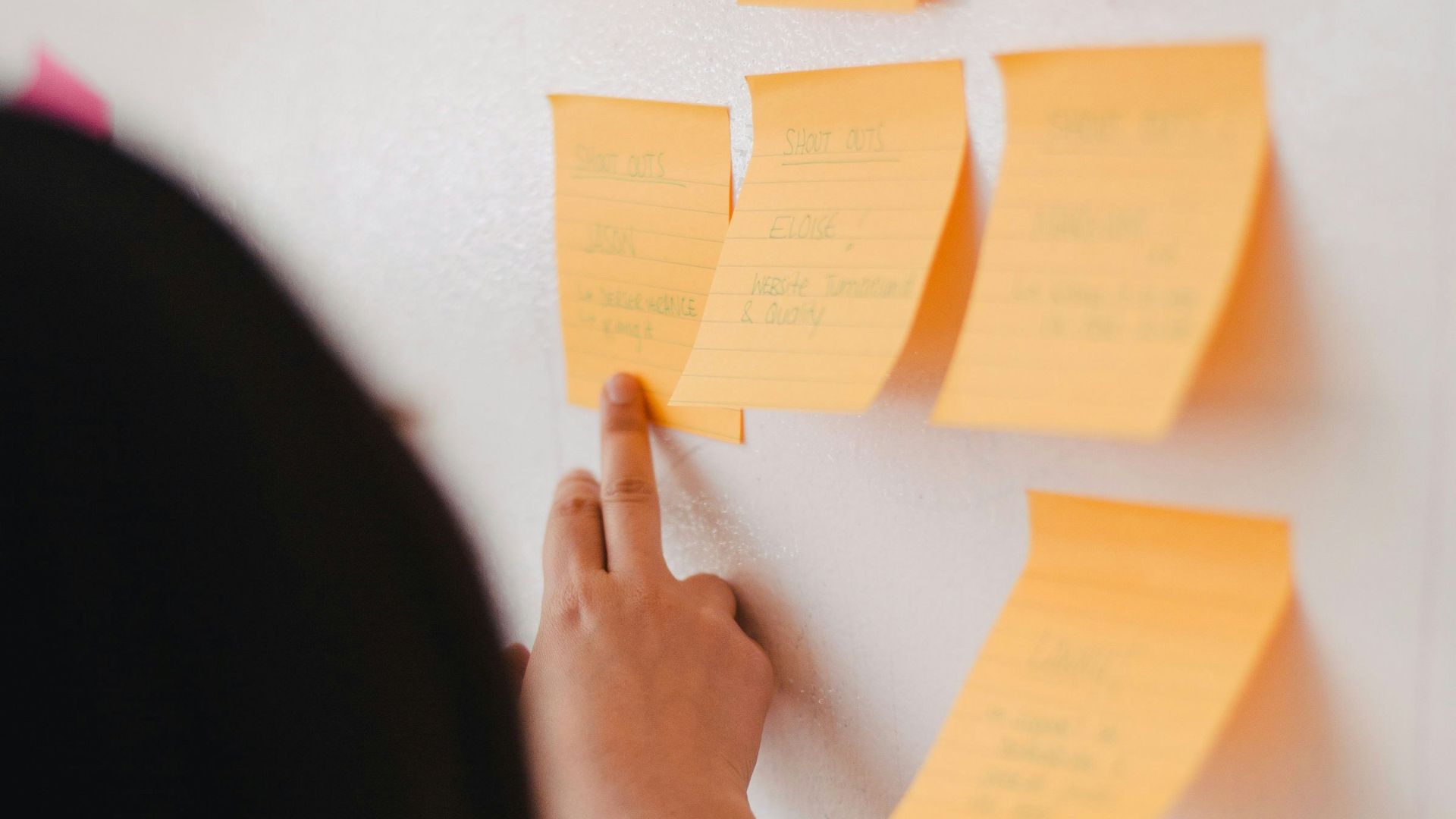 20 Annoying Habits That Make Your Coworkers Hate You - TheZenParent