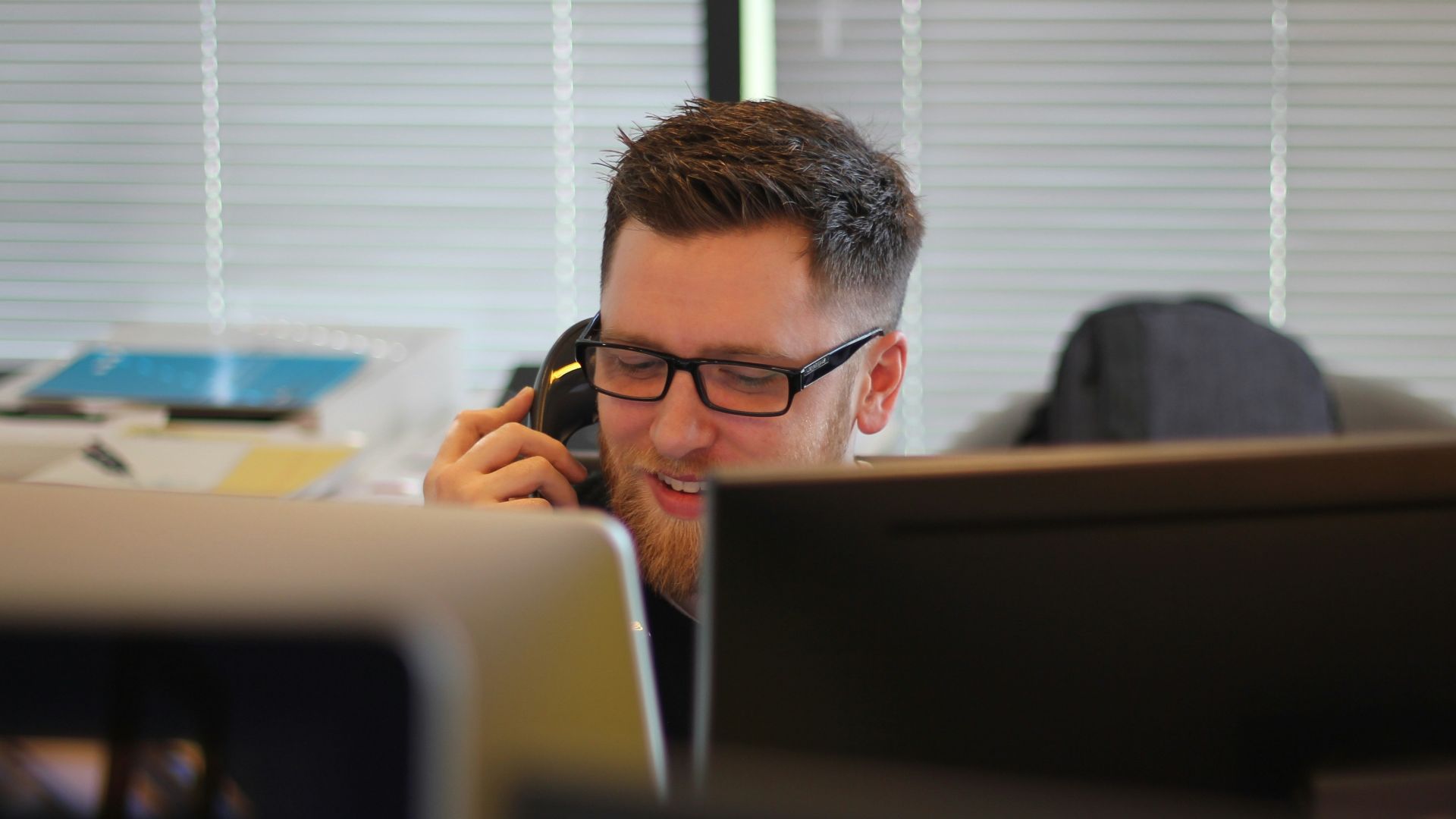 20 Annoying Habits That Make Your Coworkers Hate You - TheZenParent