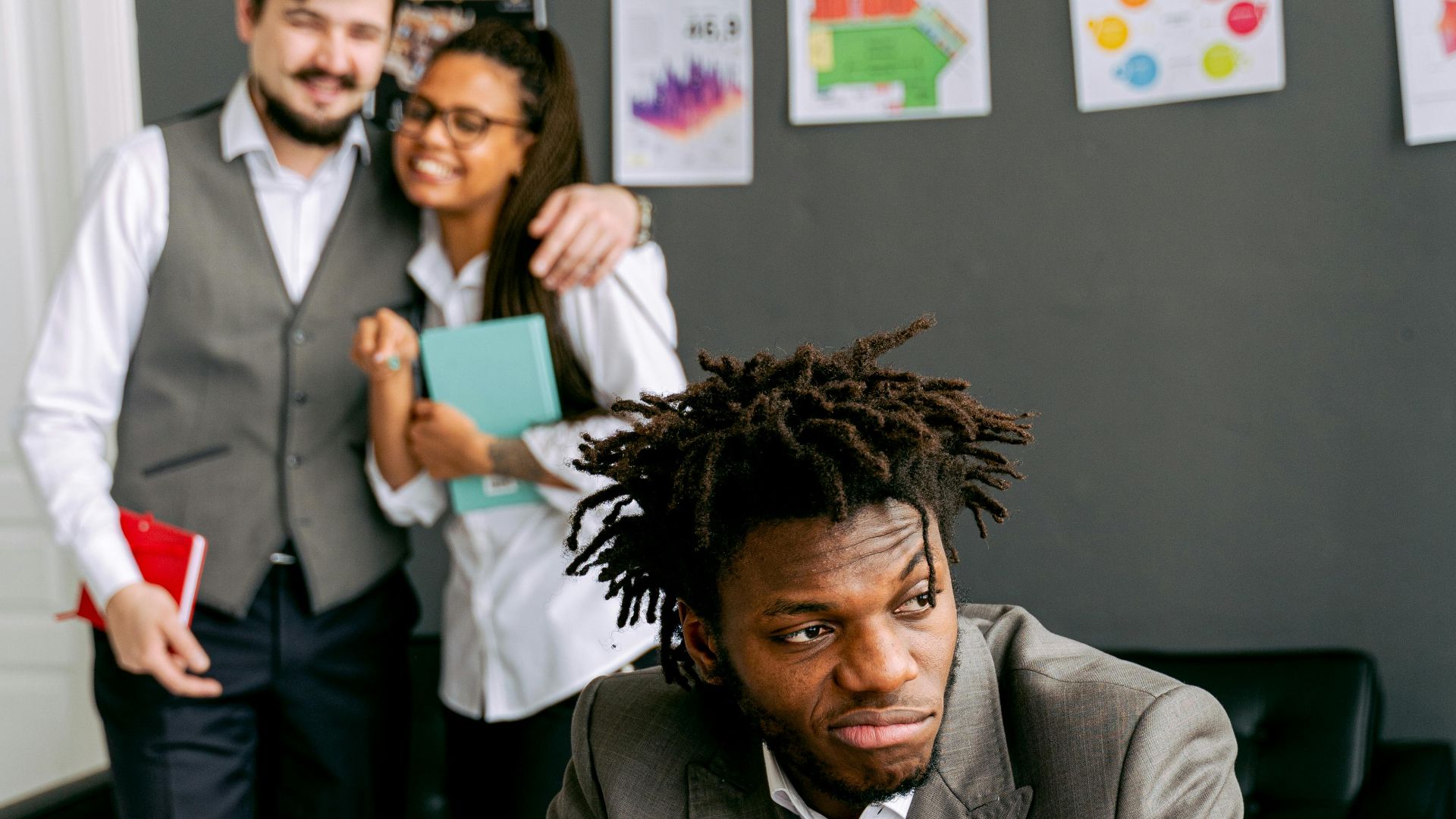 20 Annoying Habits That Make Your Coworkers Hate You - TheZenParent