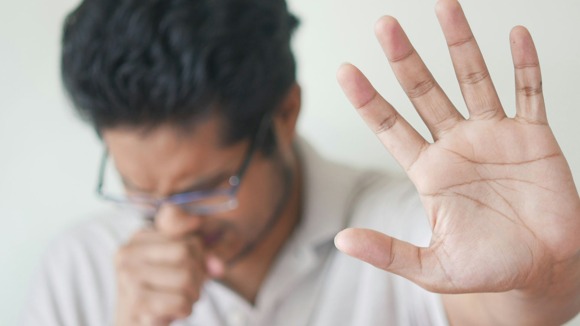 20 Annoying Habits That Make Your Coworkers Hate You - TheZenParent