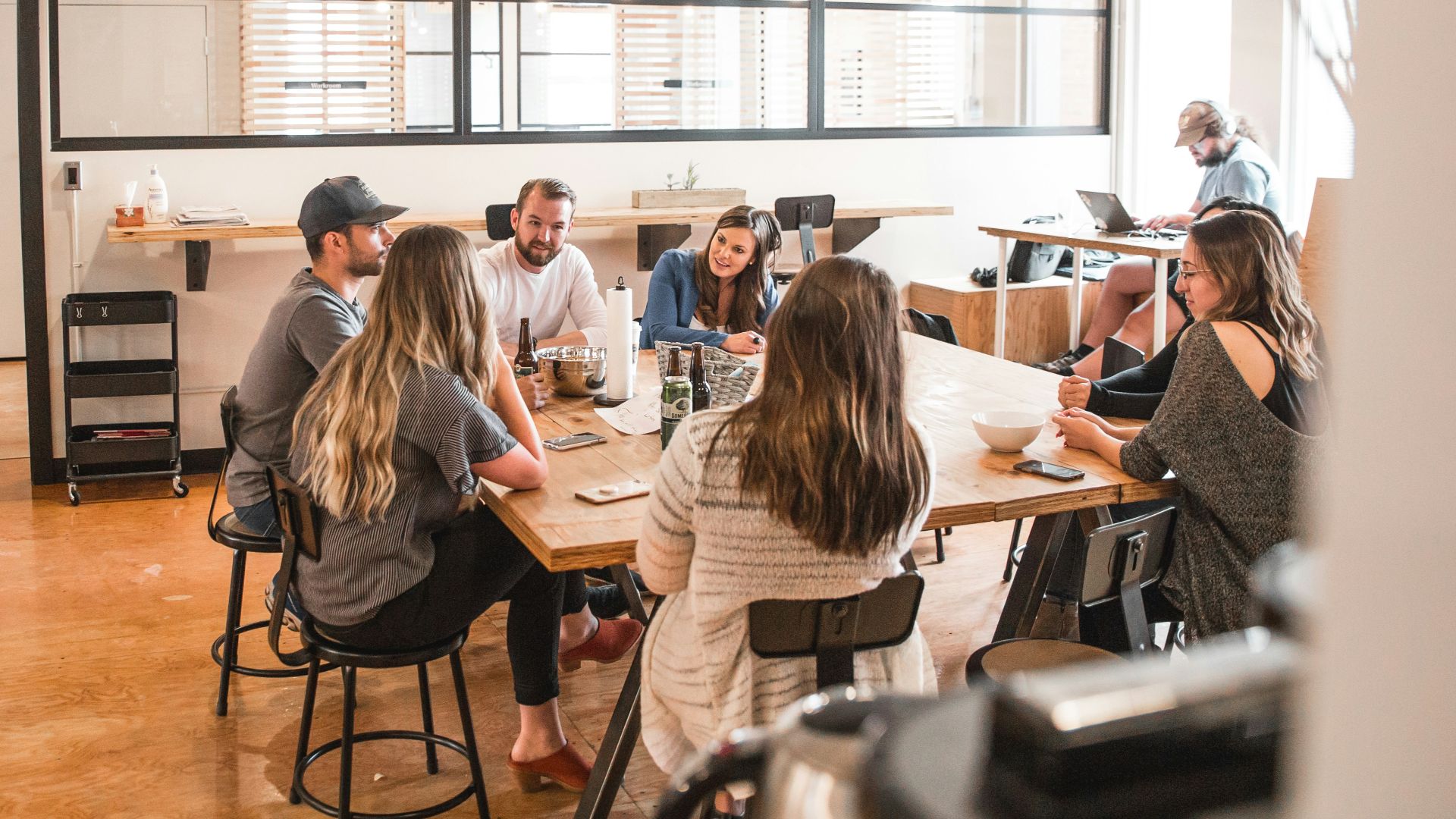 20 Annoying Habits That Make Your Coworkers Hate You - TheZenParent