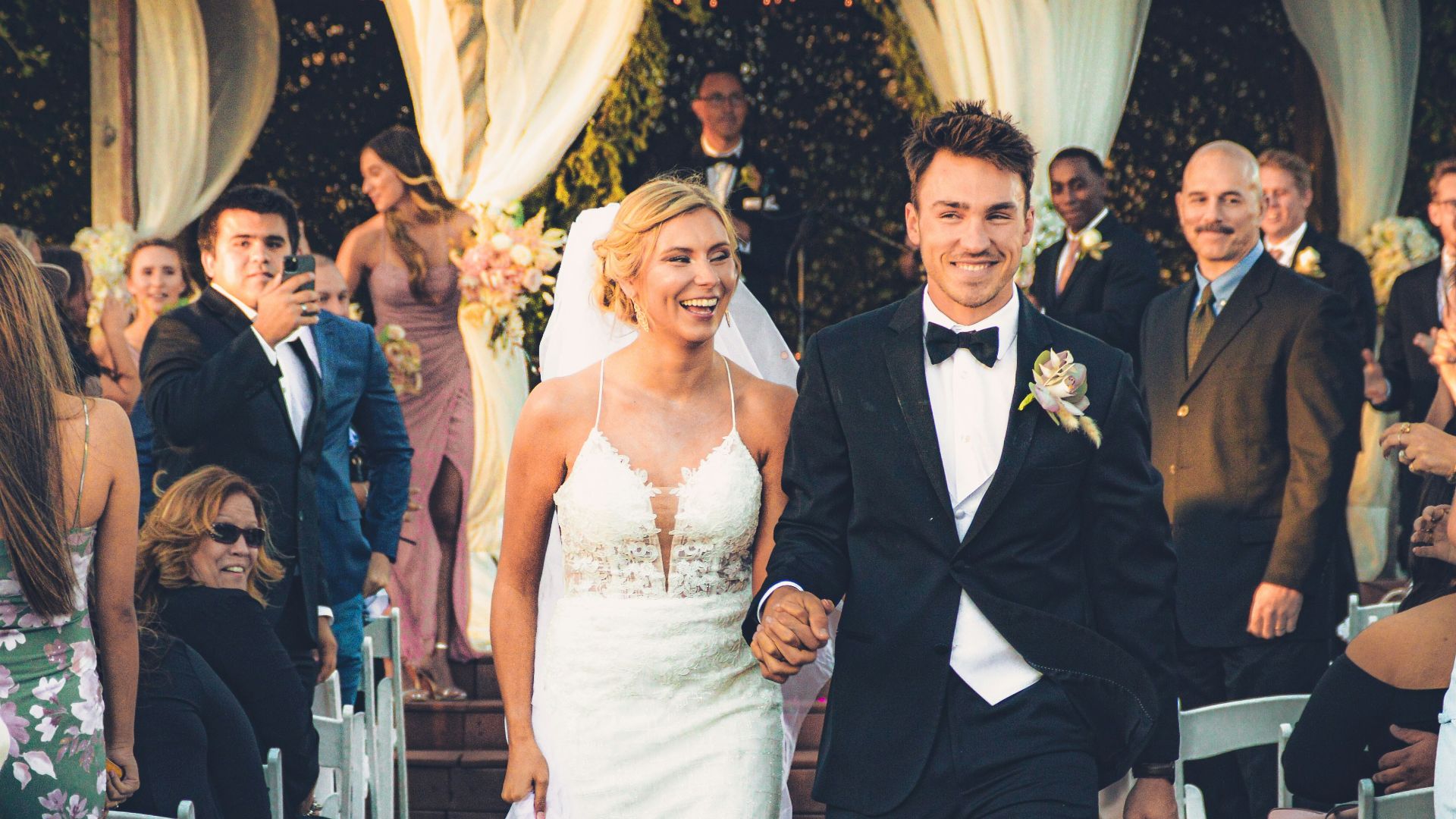 Snobby Guests: 20 Things People Secretly Judge At Weddings - TheZenParent