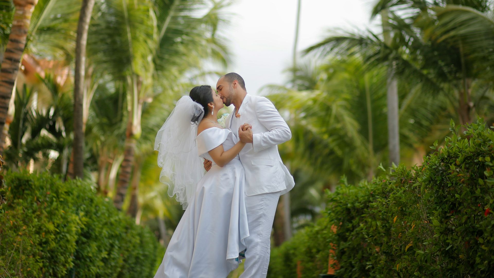 Tacky Or True: 10 Cliché Wedding Themes & 10 Classic Ones - TheZenParent