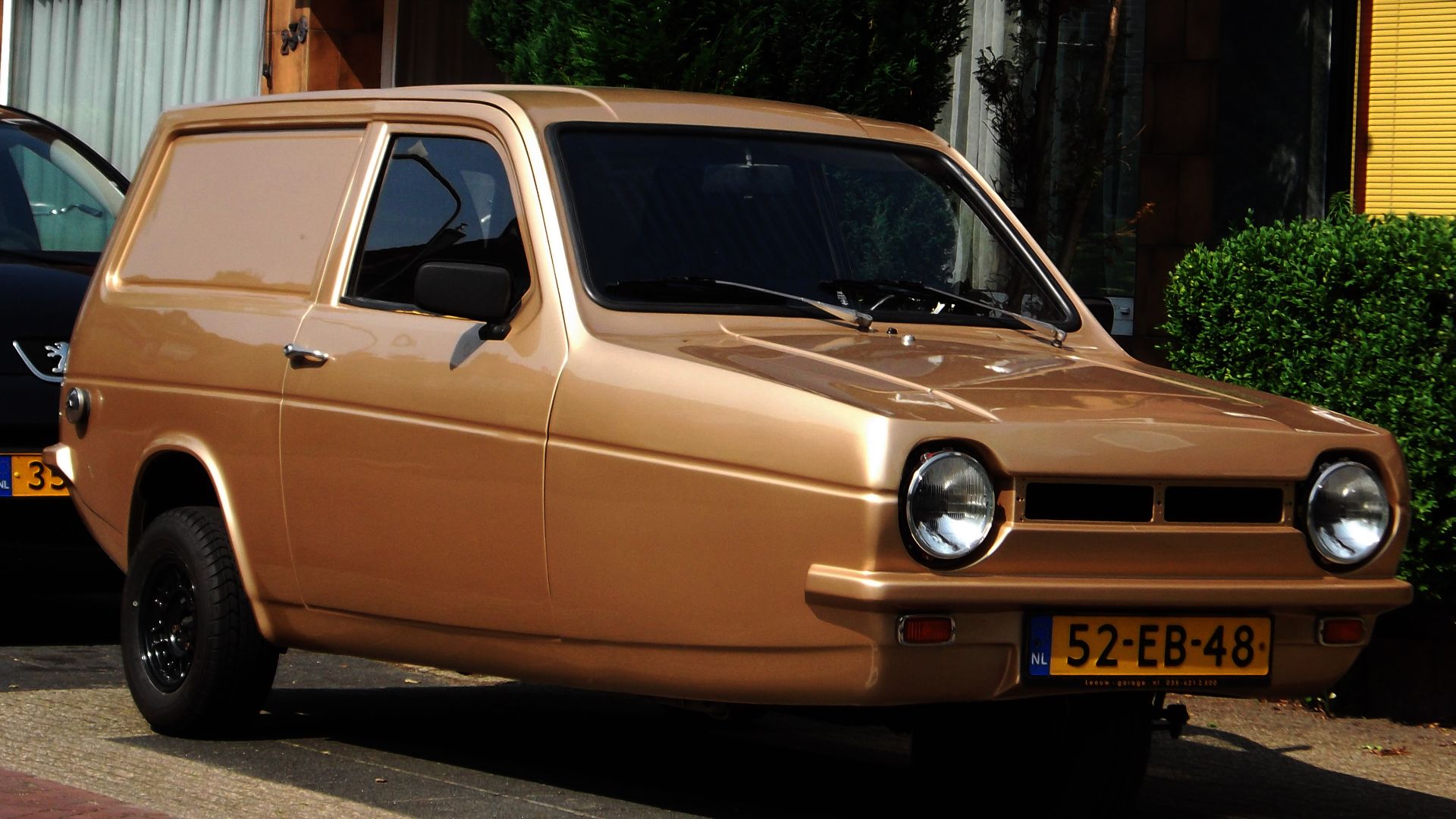 The Weirdest Three-Wheeled Cars That Shouldn't Be Road Safe But Are ...